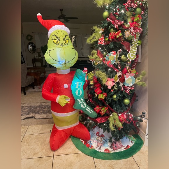 Dr. Seuss | Holiday | The Grinch Inflatable 55 Feet | Poshmark